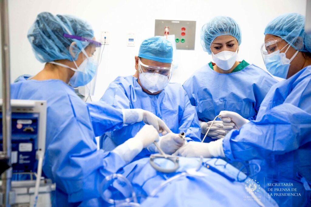 ISSS realiza microcirugía laríngea, procedimiento único en ...