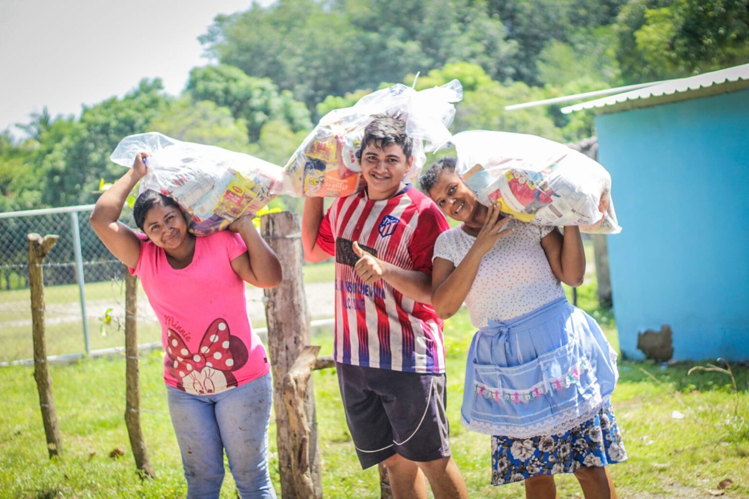 Entregan ayuda alimentaria en Tecoluca, San Vicente - Noticias La Gaceta