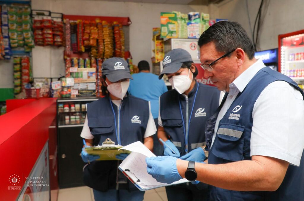 Verifican precios de productos en el Mercadito de Colón - Noticias La ...