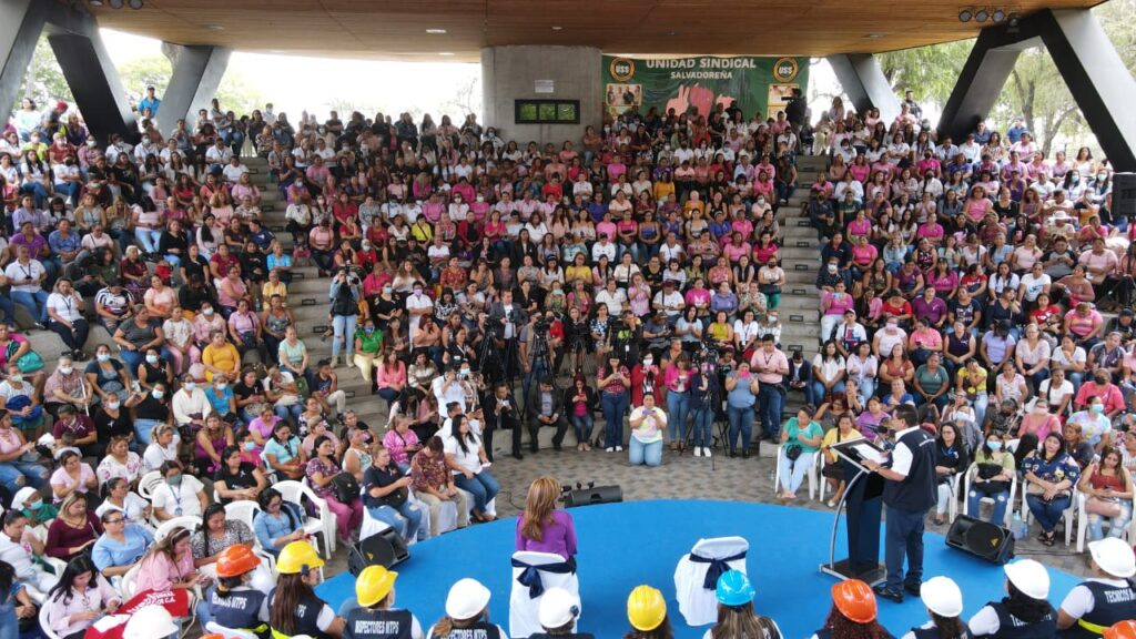 Trabajo lanza SOS Trabajadoras para denunciar violencia laboral ...