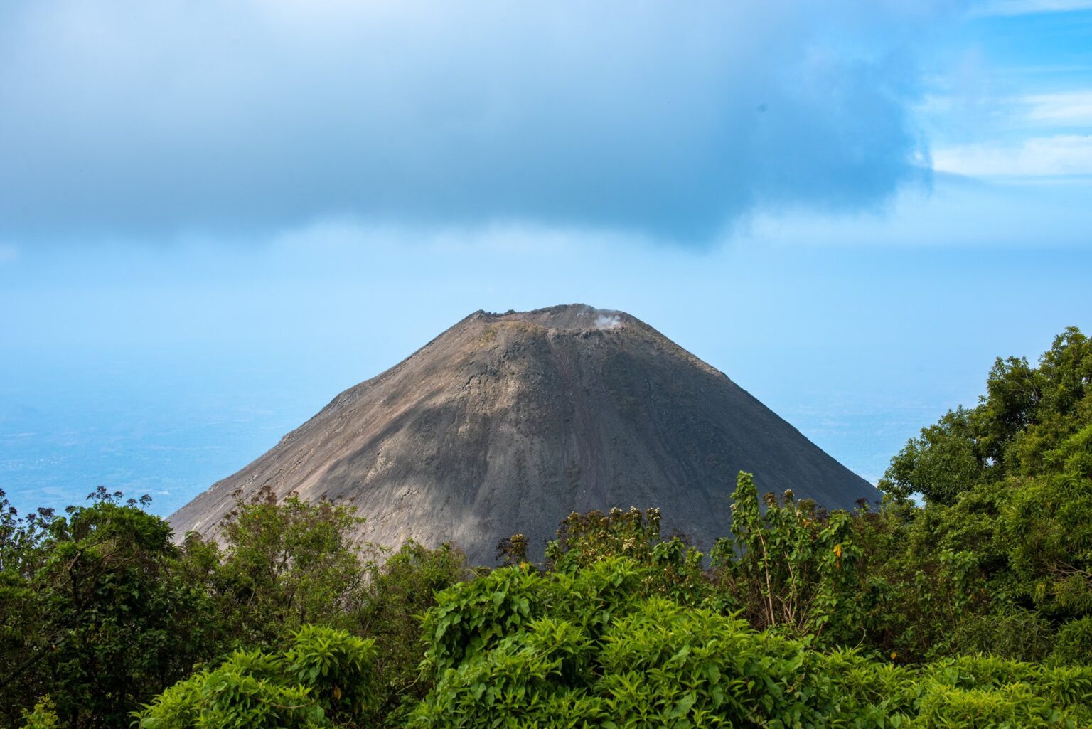 Fingerita es un mineral raro en el planeta, encontrado en el volcán de ...